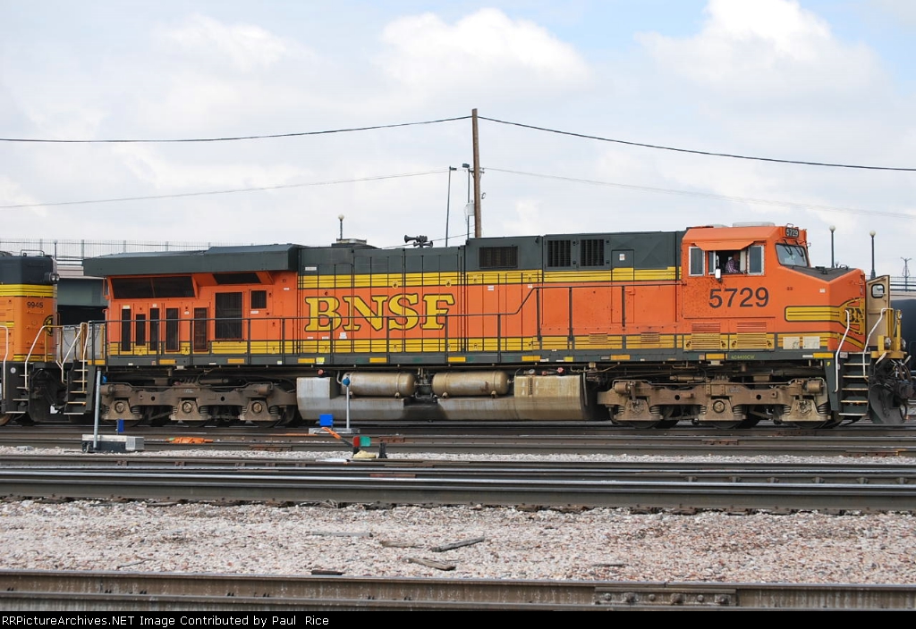 BNSF 5729